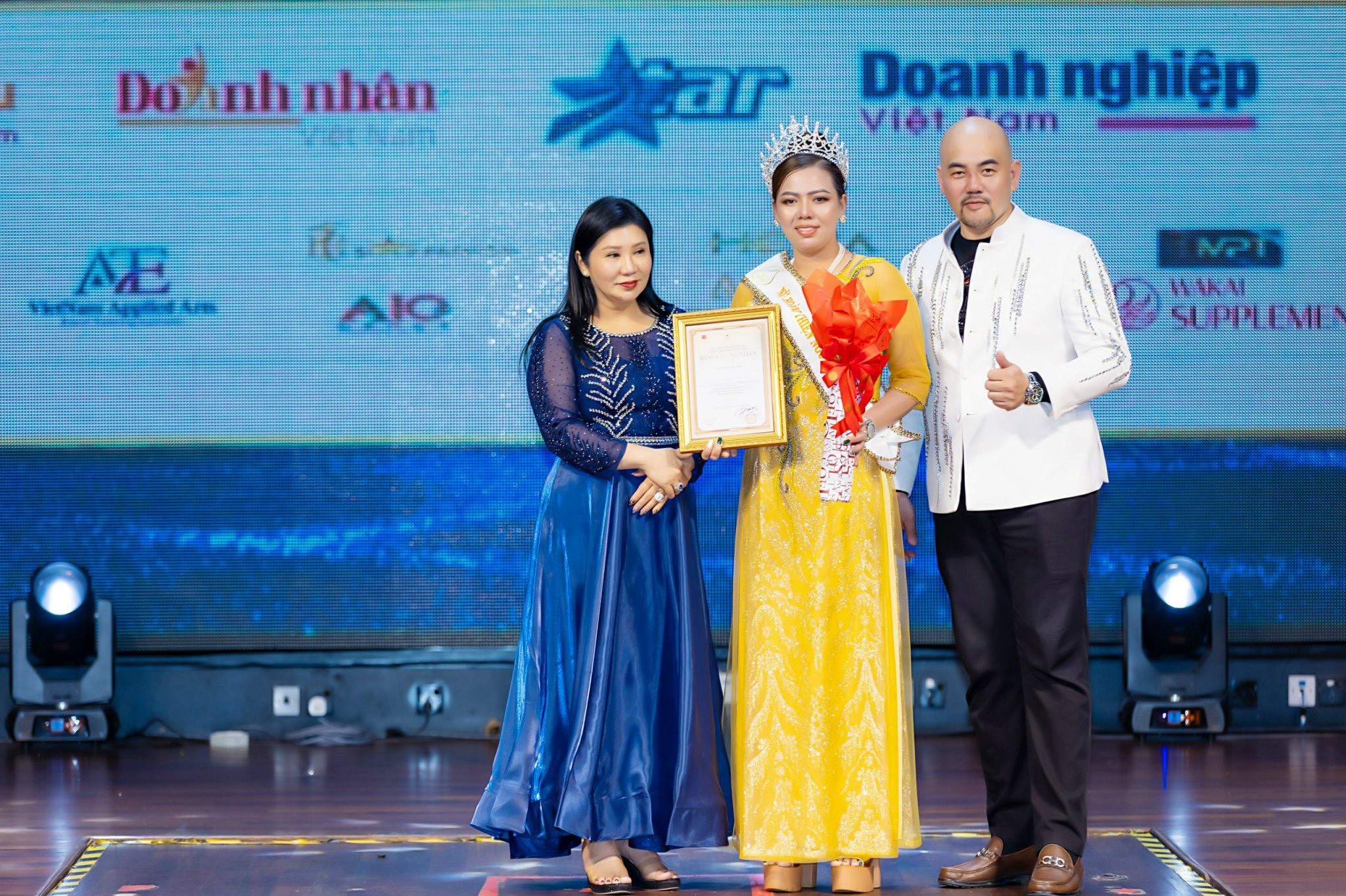 Doanh nhân Trần Kim Hoa được vinh danh tại đêm Gala Vinh danh Nữ hoàng Thiện nguyện Châu Á 2023